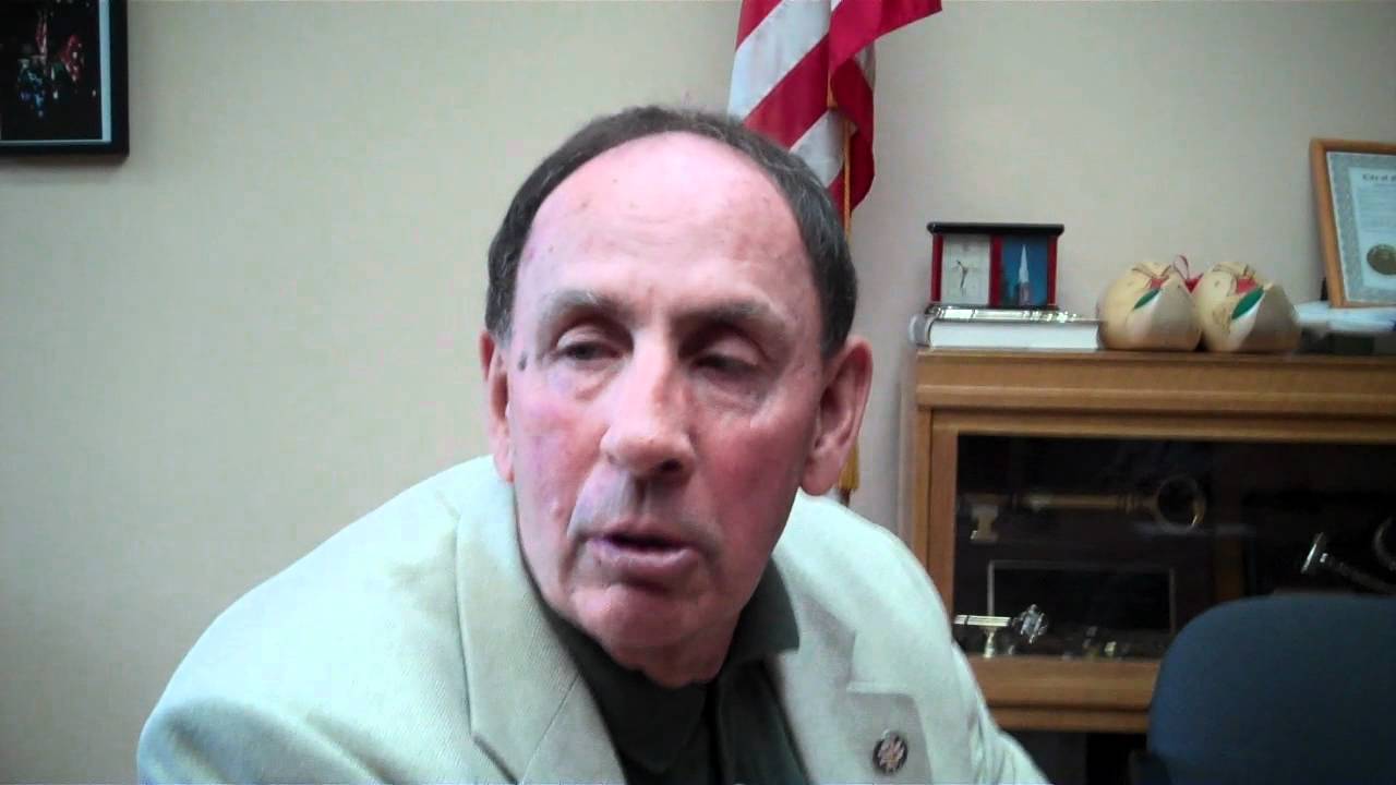 MAYOR OF CHARLOTTE, MICHIGAN, USA. PRAISES PRESIDENT OF BURUNDI. - YouTube