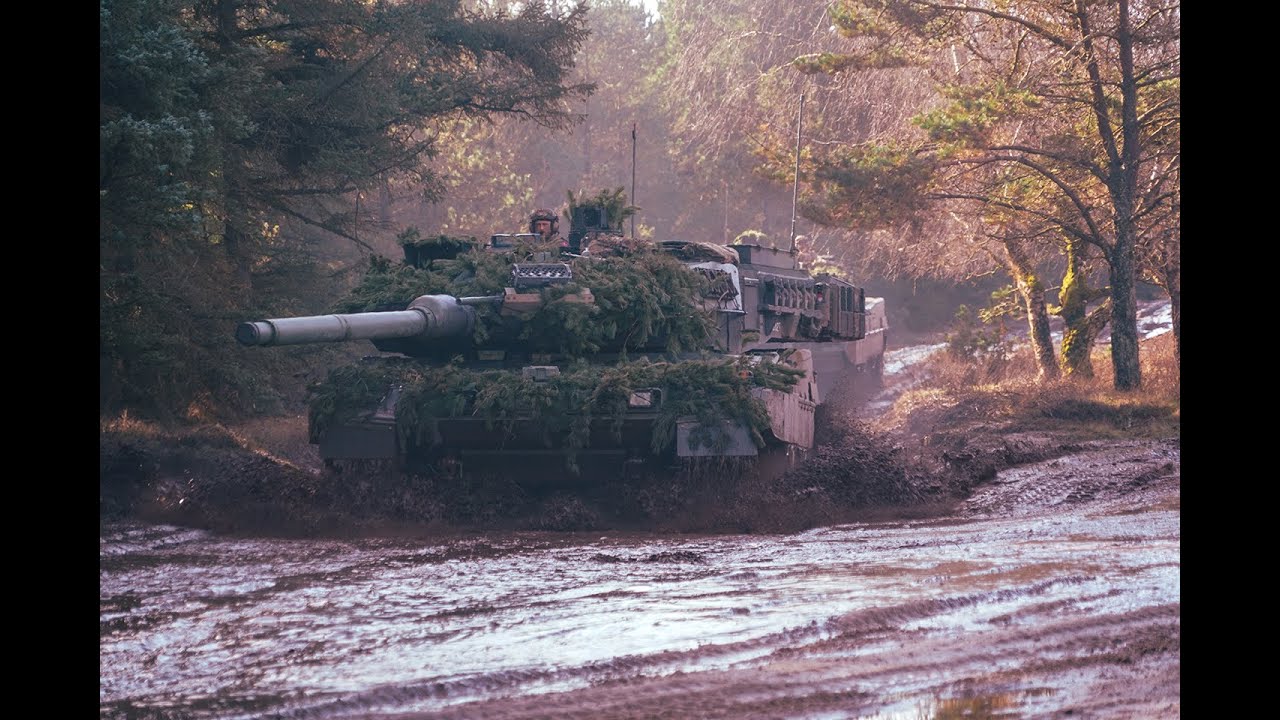 LEOPARD 2 TANK V12 SOUND - I love the sound of tanks in the morning ...