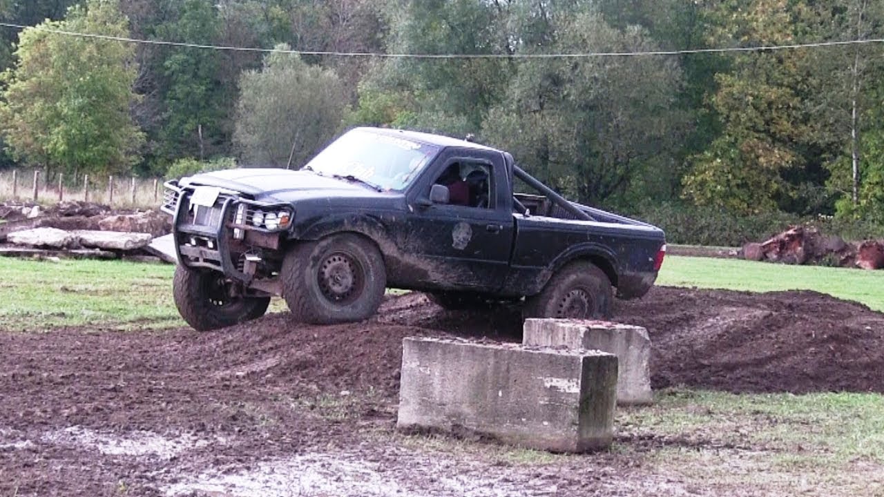 Black Ford Ranger Truck Runs At Minto Tuff Truck 2019 Round 2 - YouTube