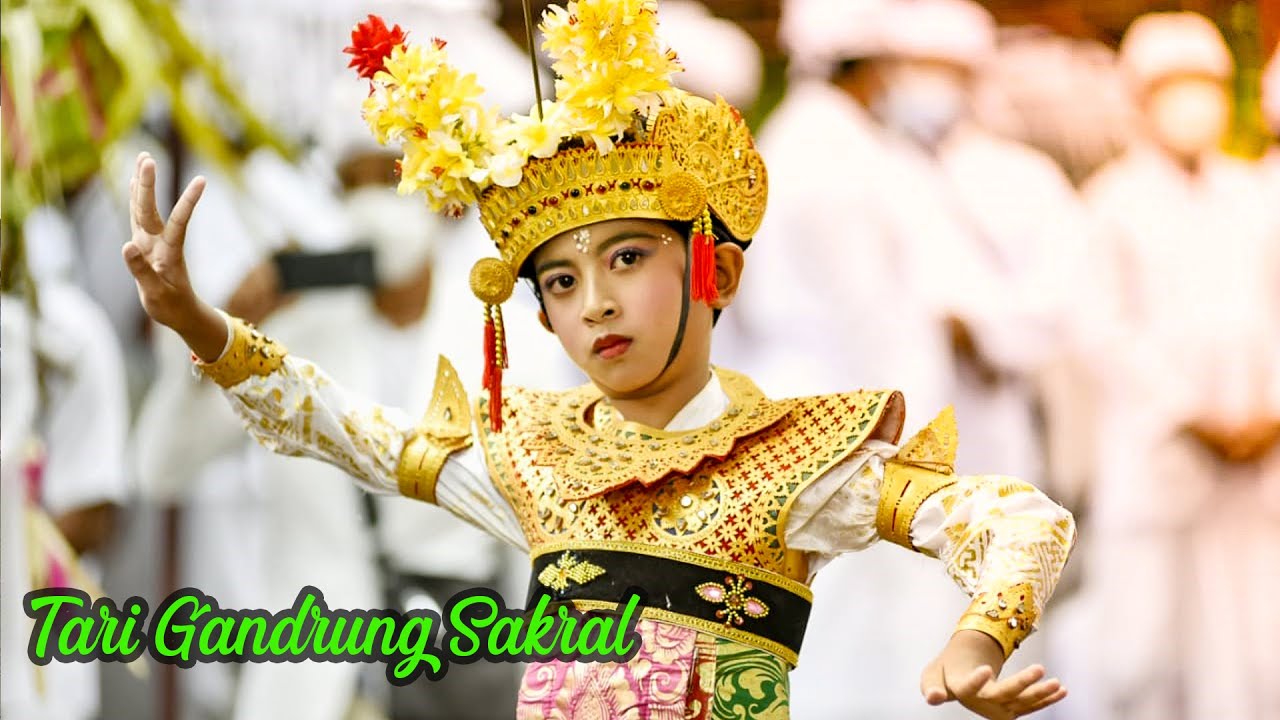 Tari Gandrung Sakral Bali - YouTube