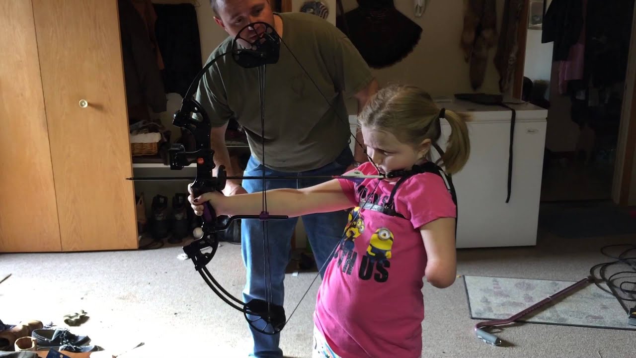 Little girl with 1 arm shooting a bow - YouTube