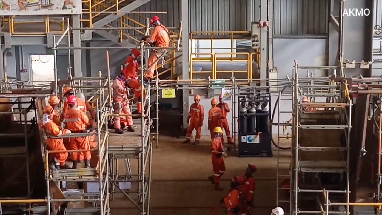 Accident at work, evacuation by team HSE and Medic - YouTube