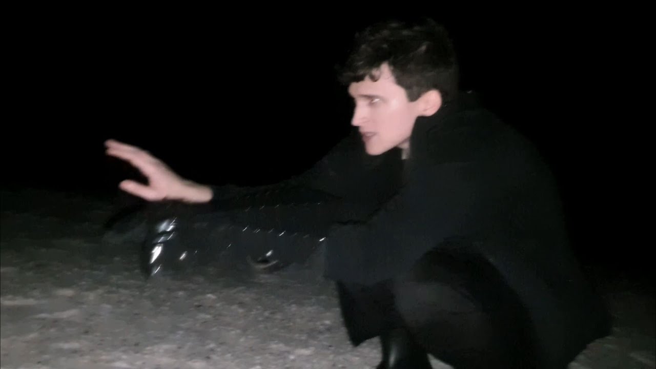 Robey - FOREIGNER (Official Music Video) - YouTube