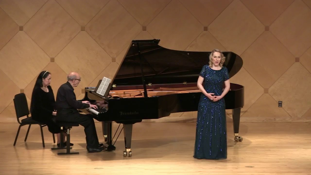 Angela Brower, mezzo-soprano - Copland's "At the River" - YouTube