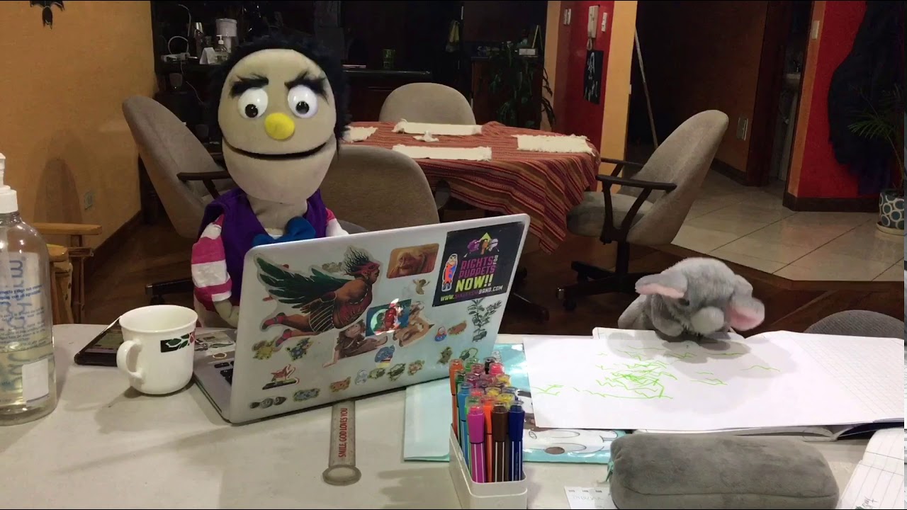 Títeres AGarrapata Presenta: Totalmente adaptado - YouTube