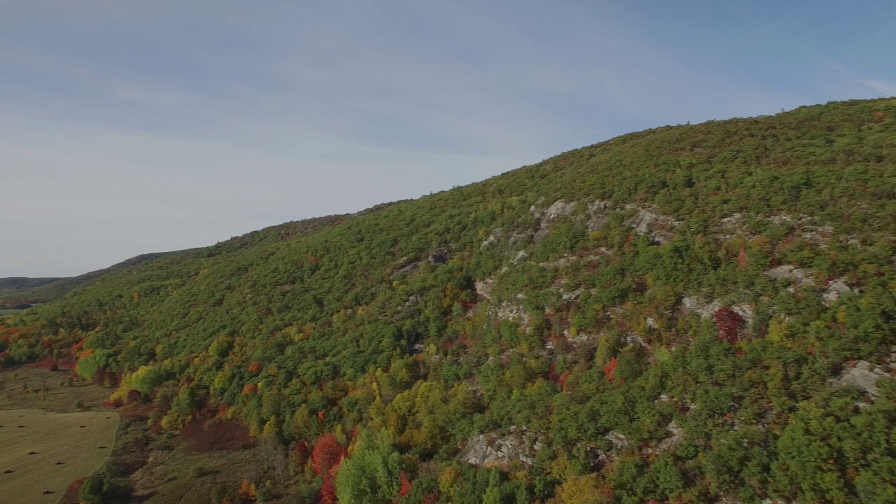 Les montagnes. Pontiac, Québec. Drone en vidéo 4k - YouTube