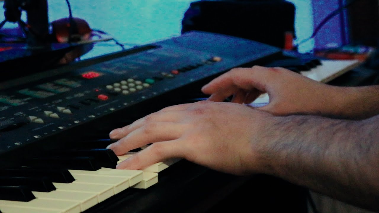 Famous EDM Piano Riffs - YouTube