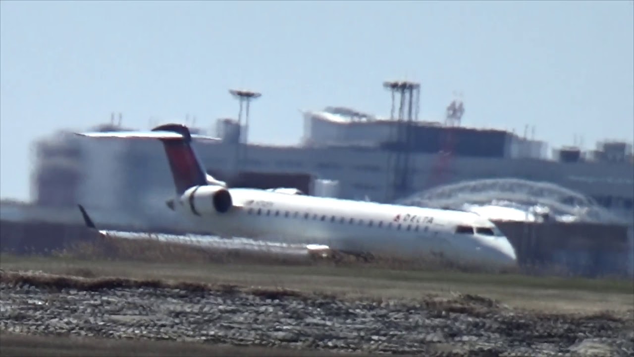 Delta CRJ 700 Landing at Boston Logan N752EV 4-22-18 - YouTube
