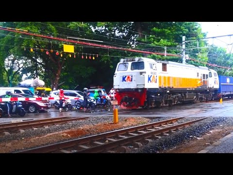 Perlintasan kereta api jpl 1 stasiun karet || railroad crossing ...