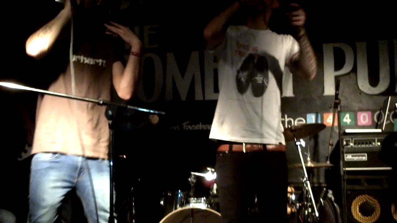 Lee Willz & Trademark Love Me Live at The Comedy Pub LONDON - YouTube