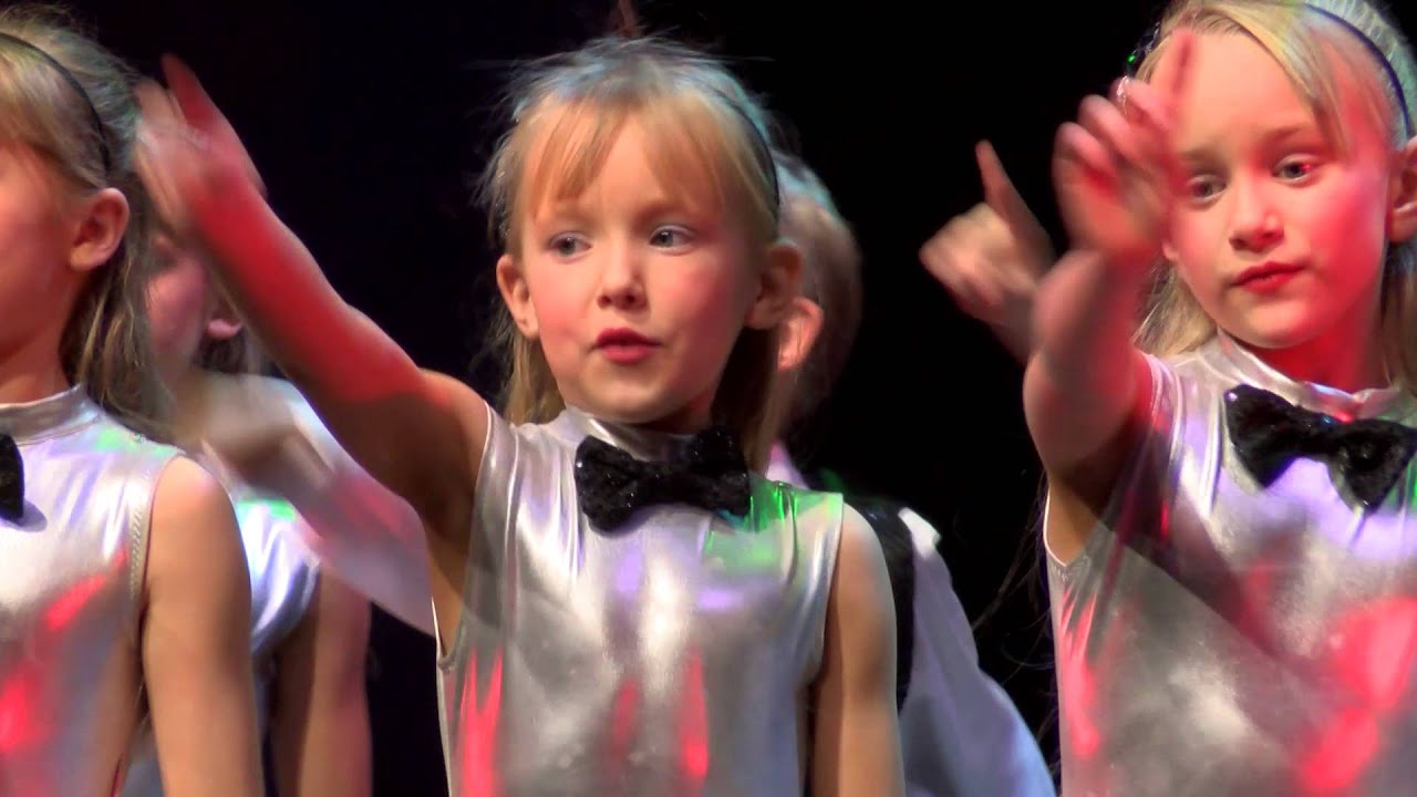 Alice finale clip - YouTube