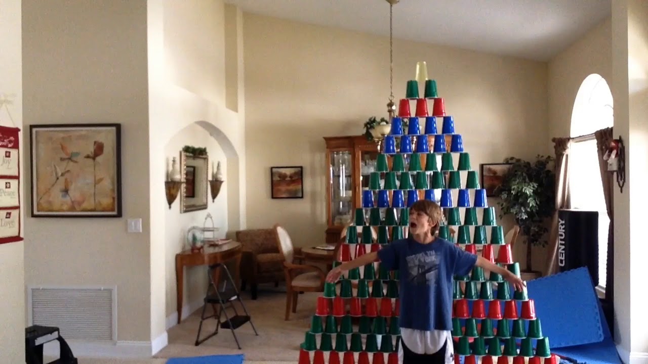 Huge christmas tree out of solo cups (8 feet tall) - YouTube