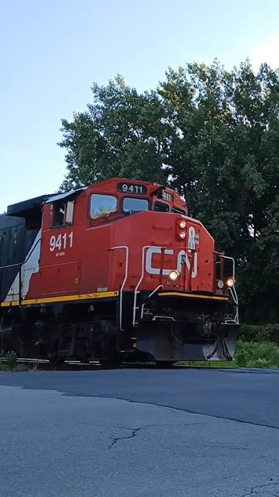 (RARE) 3 LOCOMOTIVE CONSIST ON CN L526! & CN 9411 ekyrail bell leader! - Boucherville, Qc #cn # ...