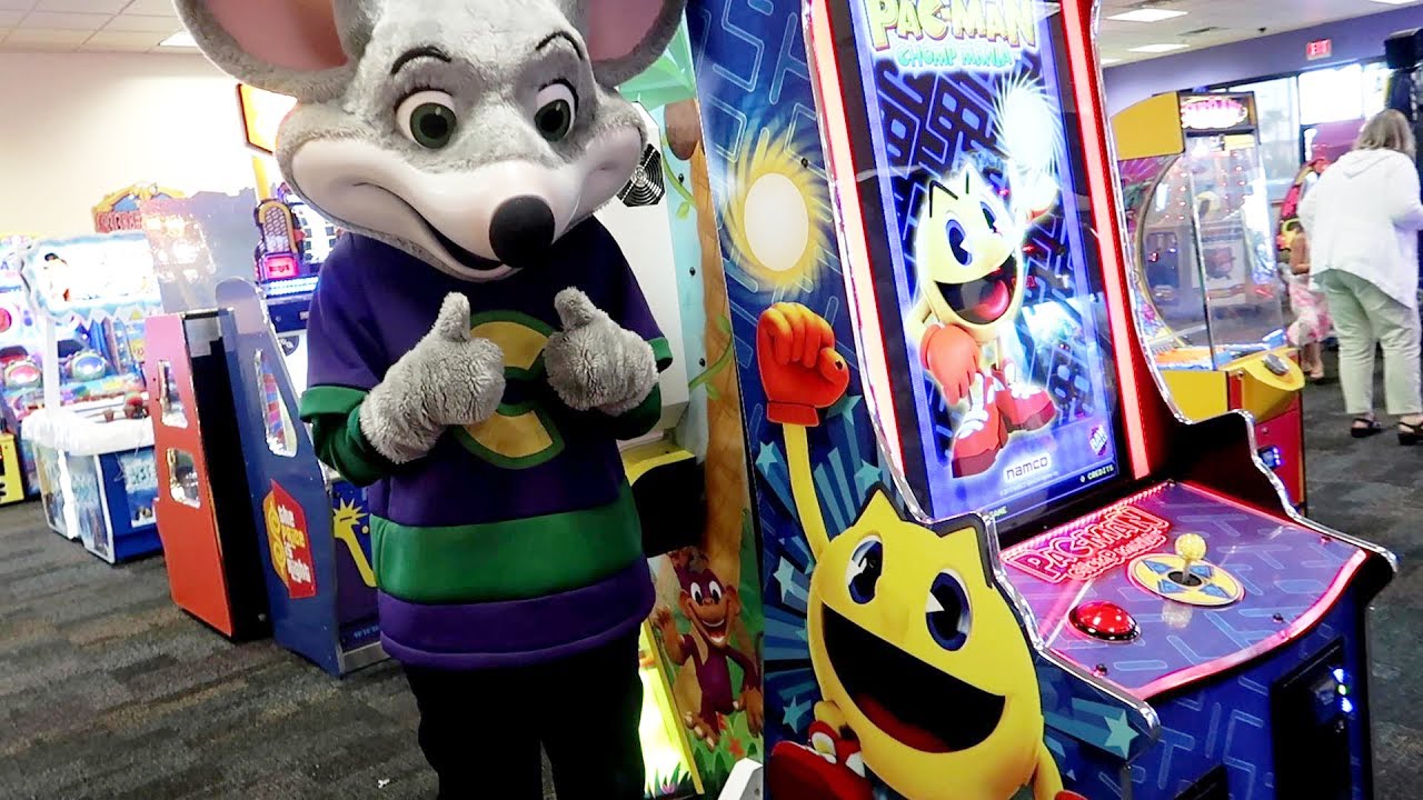 Chuck E Cheese Plays Pacman - YouTube