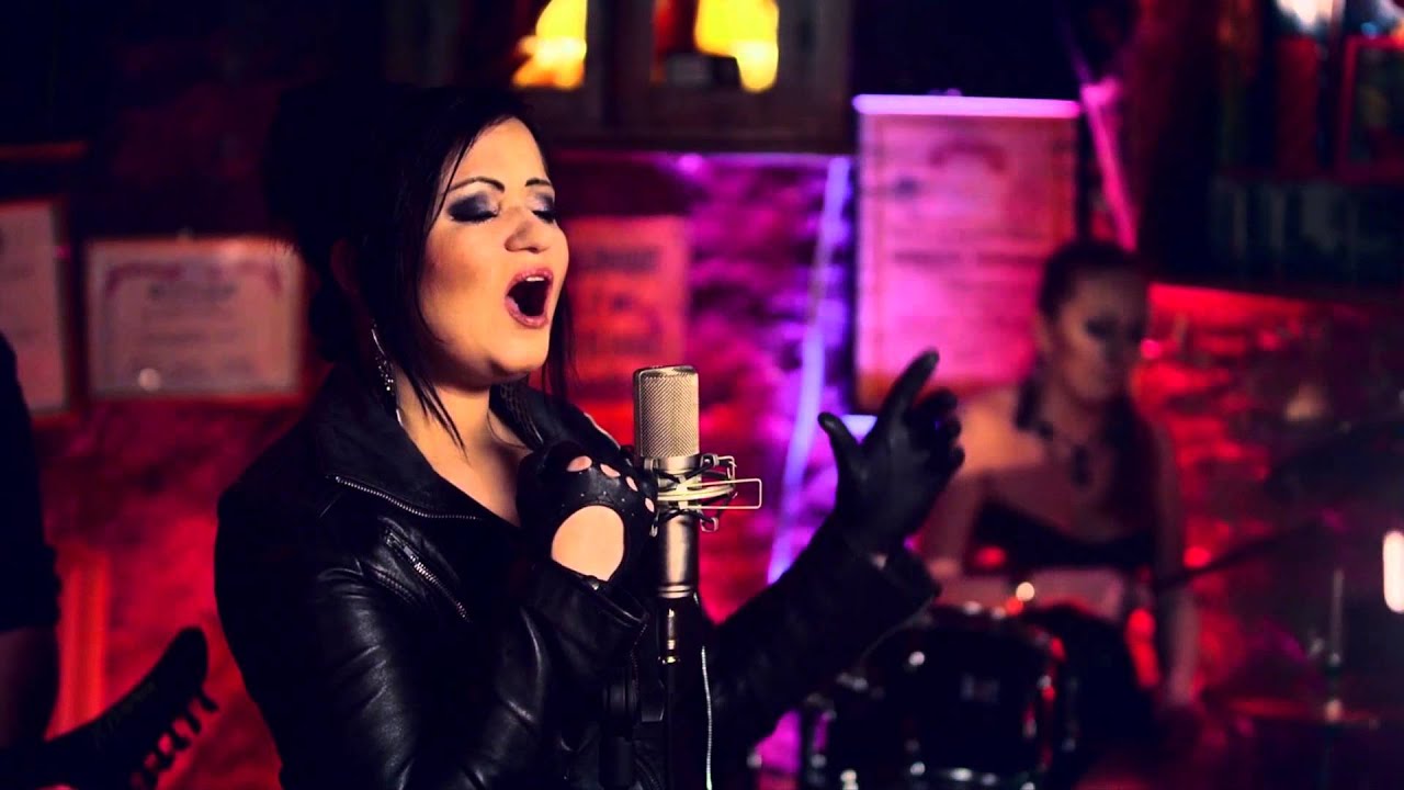 WEEKENDER FEAT. ANNA HERON - LOVE GAMES - YouTube