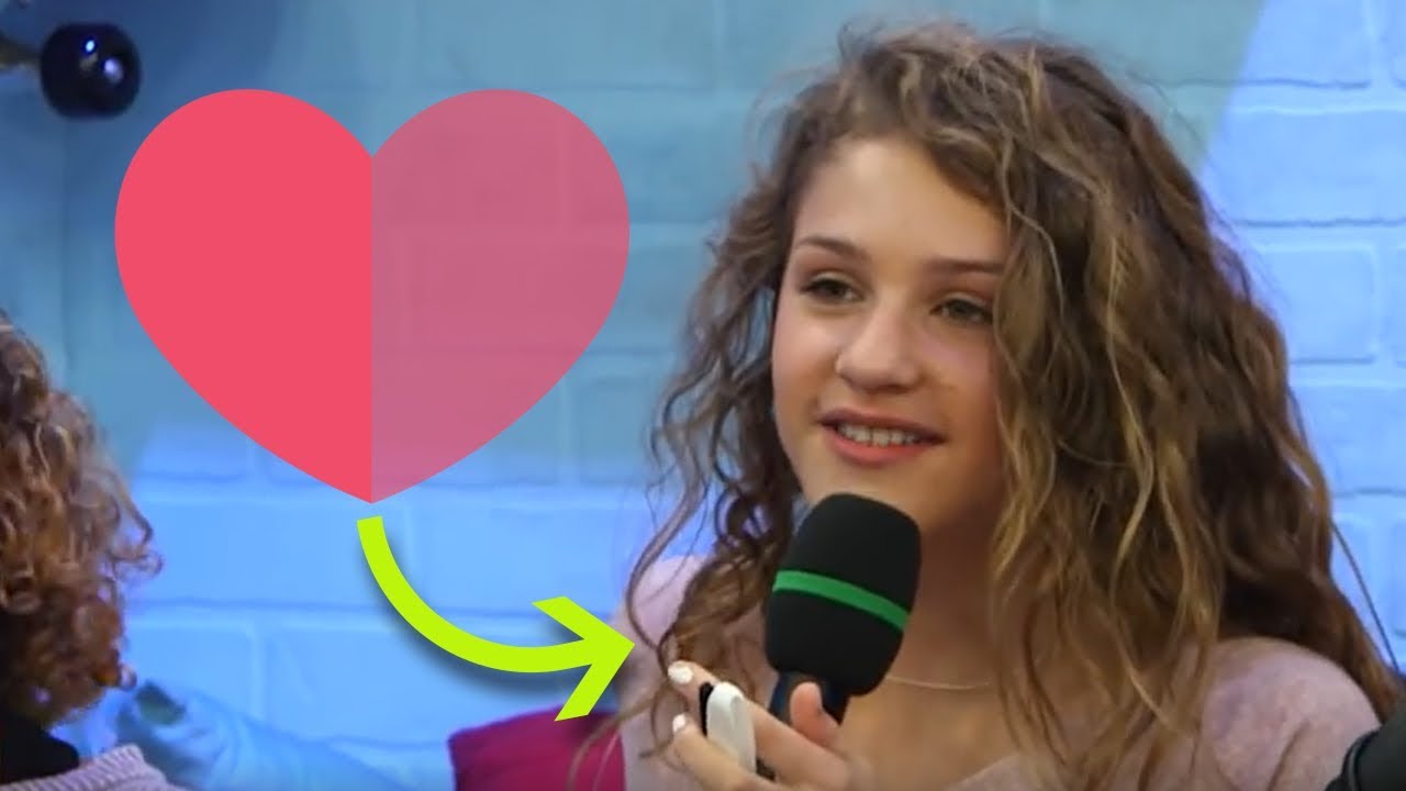 LOU EST-ELLE AMOUREUSE ?!? SES AMIS EN PARLENT - YouTube