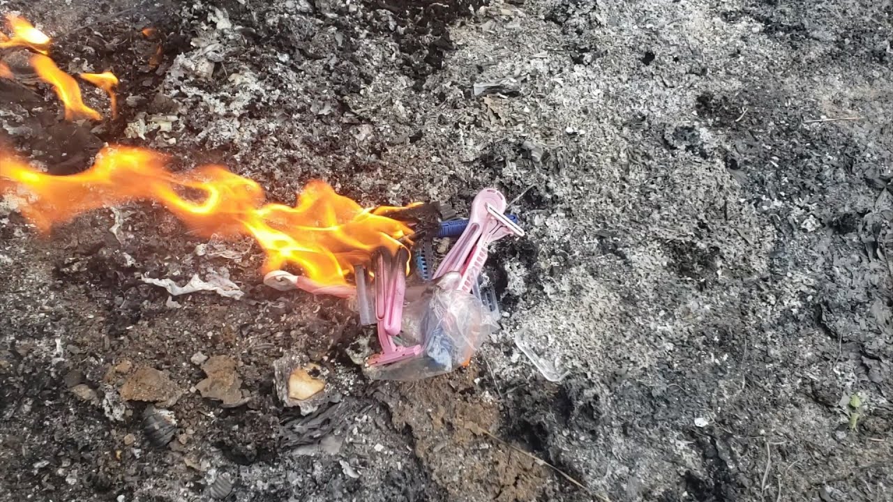 Burning Stuff 947: Razor Blades - YouTube