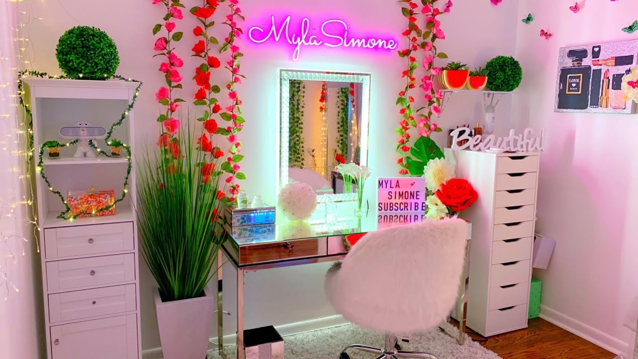 DECORATING MY BEAUTY ROOM!! - YouTube