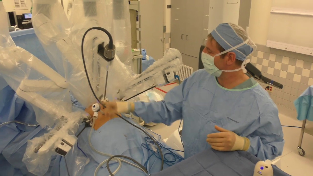 Safe Conversion for Bleeding During Robotic Lobectomy - YouTube