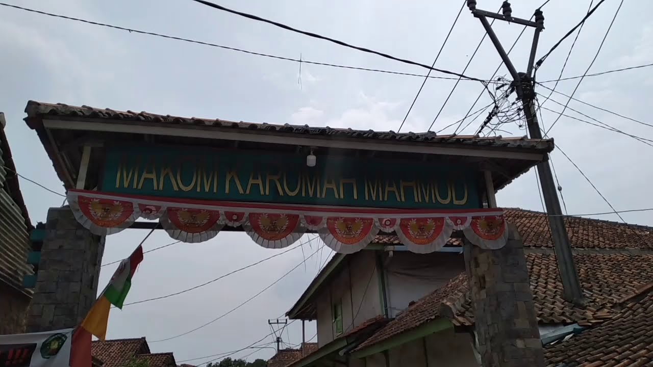 Tradisi yang Turun Temurun Kampung Adat Mahmud - YouTube