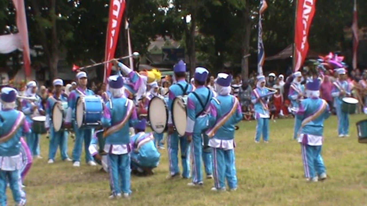 MA Muallimin NW Gunung Rajak- Lomba Drumband Kodim Selong - YouTube