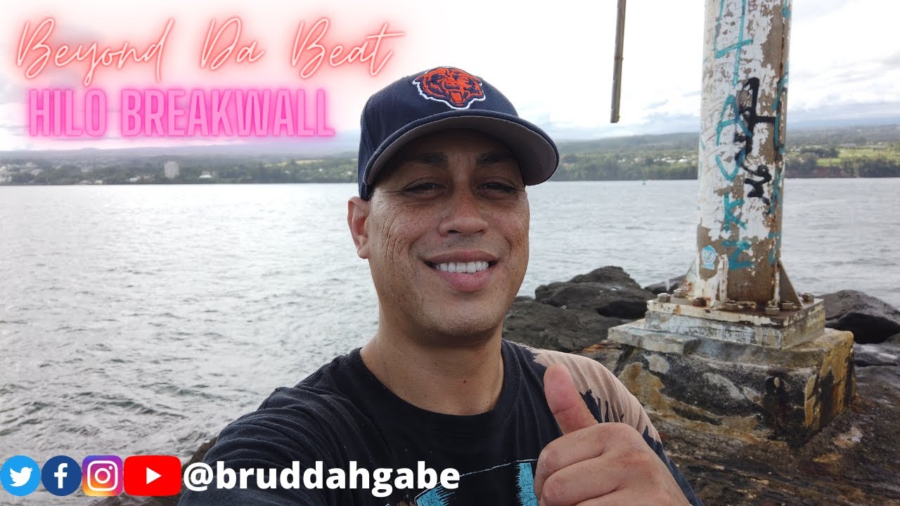Hilo Hawaii Breakwall - YouTube