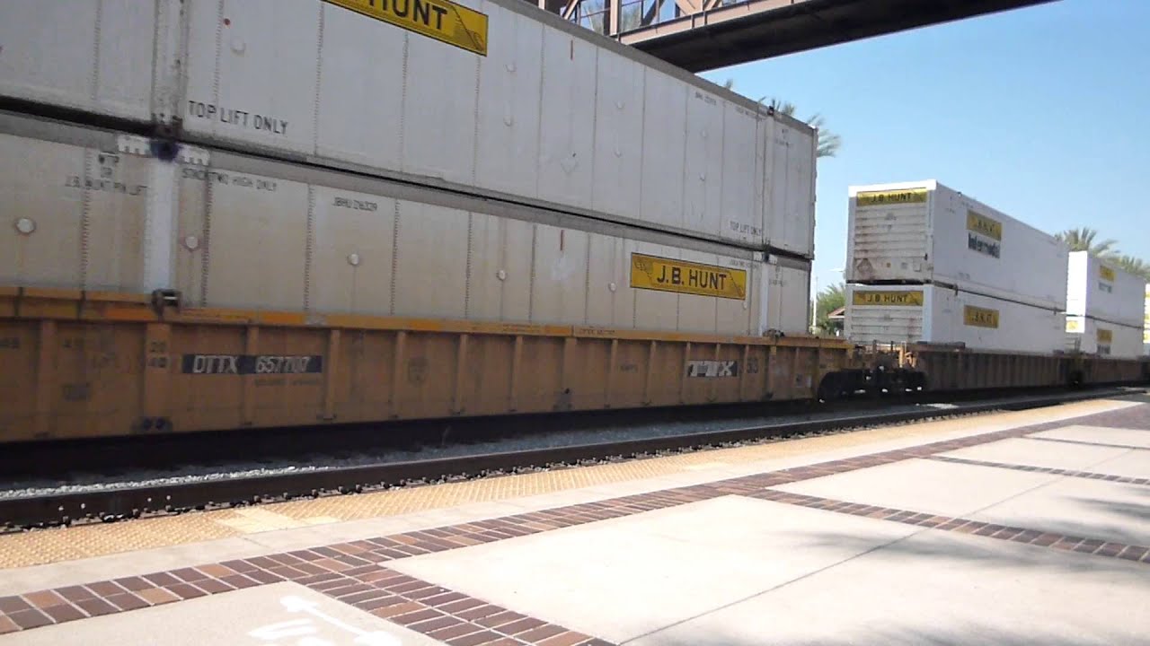 BNSF 7208 7398 7576 7428 with 44 freight car - YouTube