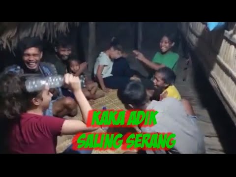 GARA GARA GAME BOTOL. KAKA ADIK SALING SERANG - YouTube