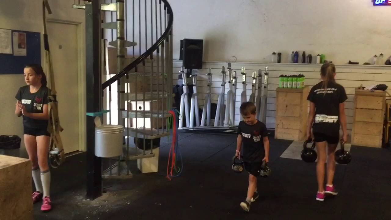 Crossfit kids summer camp - YouTube