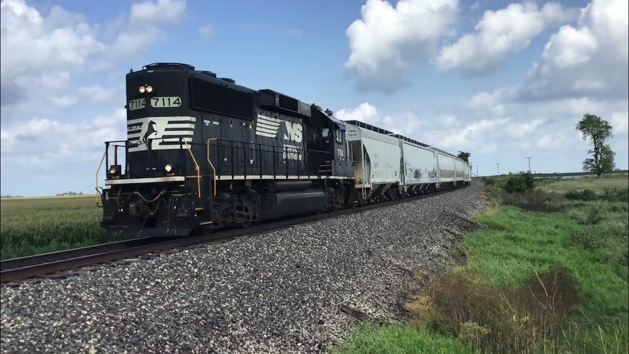 NS 7114 (GP60) leads a late NS B11 between Lostant and McNabb, IL 08/04/22 - YouTube