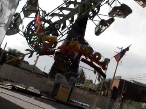 the zipper ride at the Paoli fall festival - YouTube