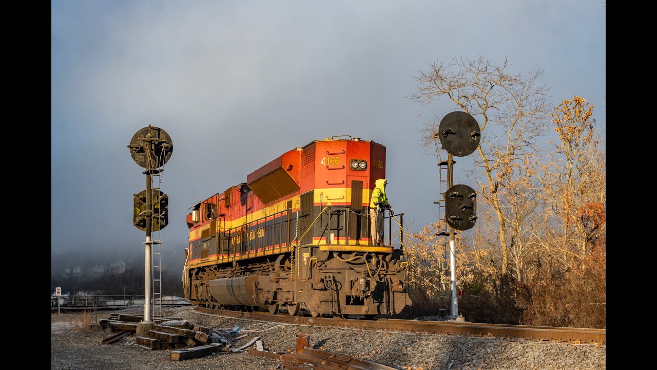 KCS/CP/NS Mane Unit Lead 60W Down The Mon Line - YouTube