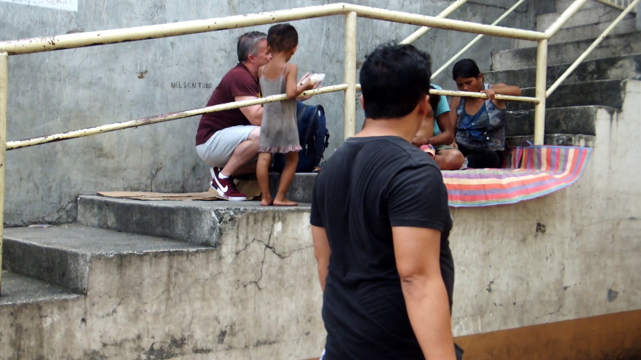 Homeless Refugees in the Philippines - family of 4 - YouTube