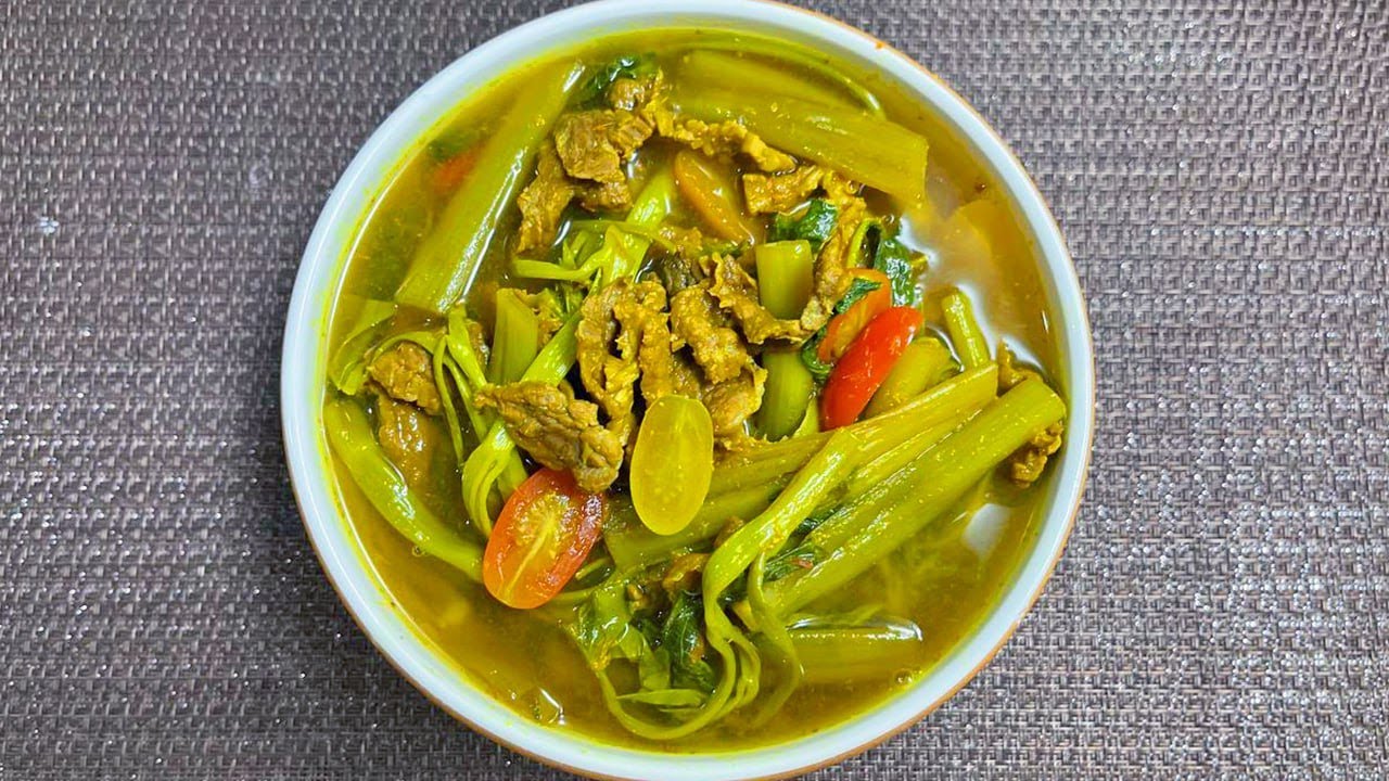 Yummy Beef Sour Soup _ Samlor Machu Kroeung Sach Ko - YouTube