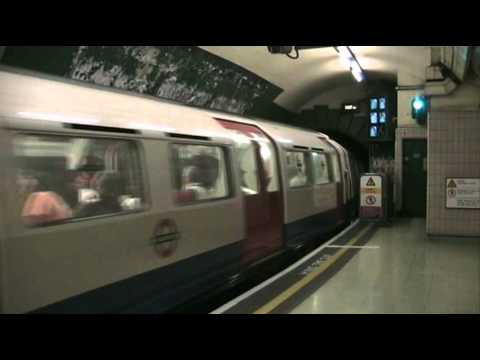 A northbound Bakerloo line train departs Paddington - YouTube