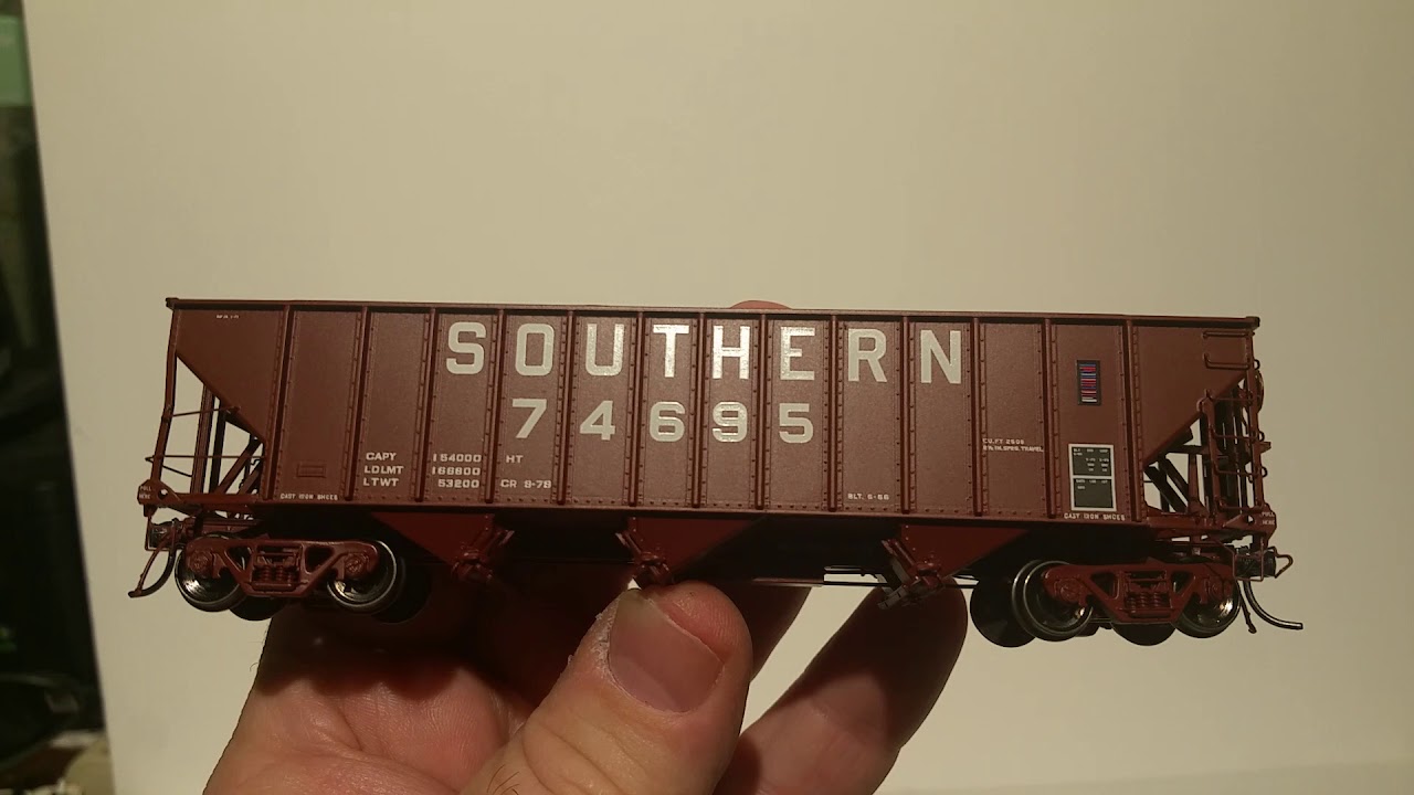 HO SCALE ARROWHEAD SOUTHERN RAILWAY 70 TON HOPPER REVIEW - YouTube