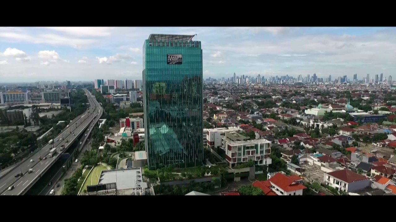 Drone Almost Hit Gudang Garam Building - YouTube