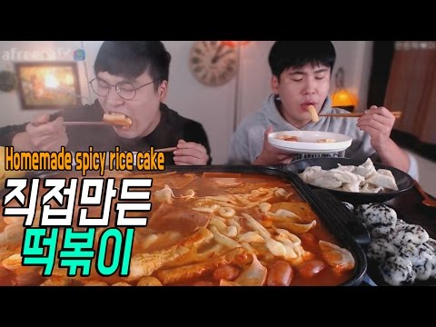 [Brothers] Homemade spicy rice cake (with Dumplings, noodles, cheese and sausage) Korean Food