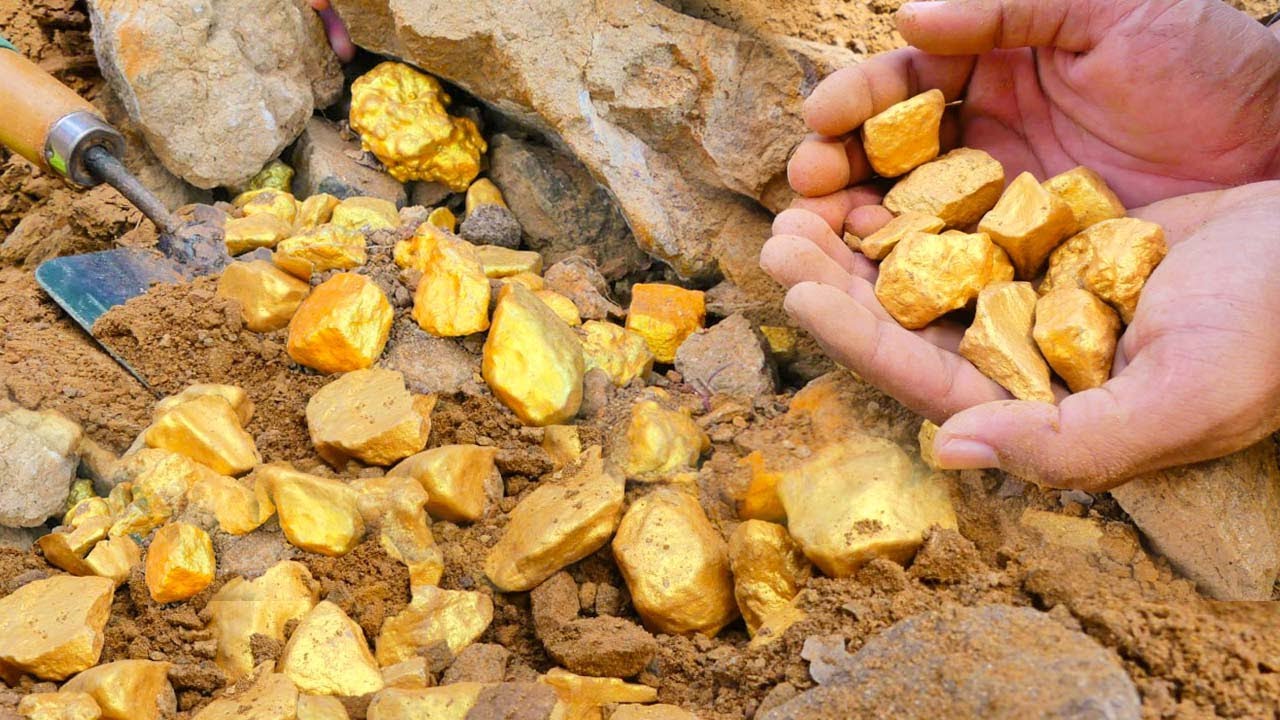 We were horrified when we saw the treasure chest in the rock!!! Digging ...