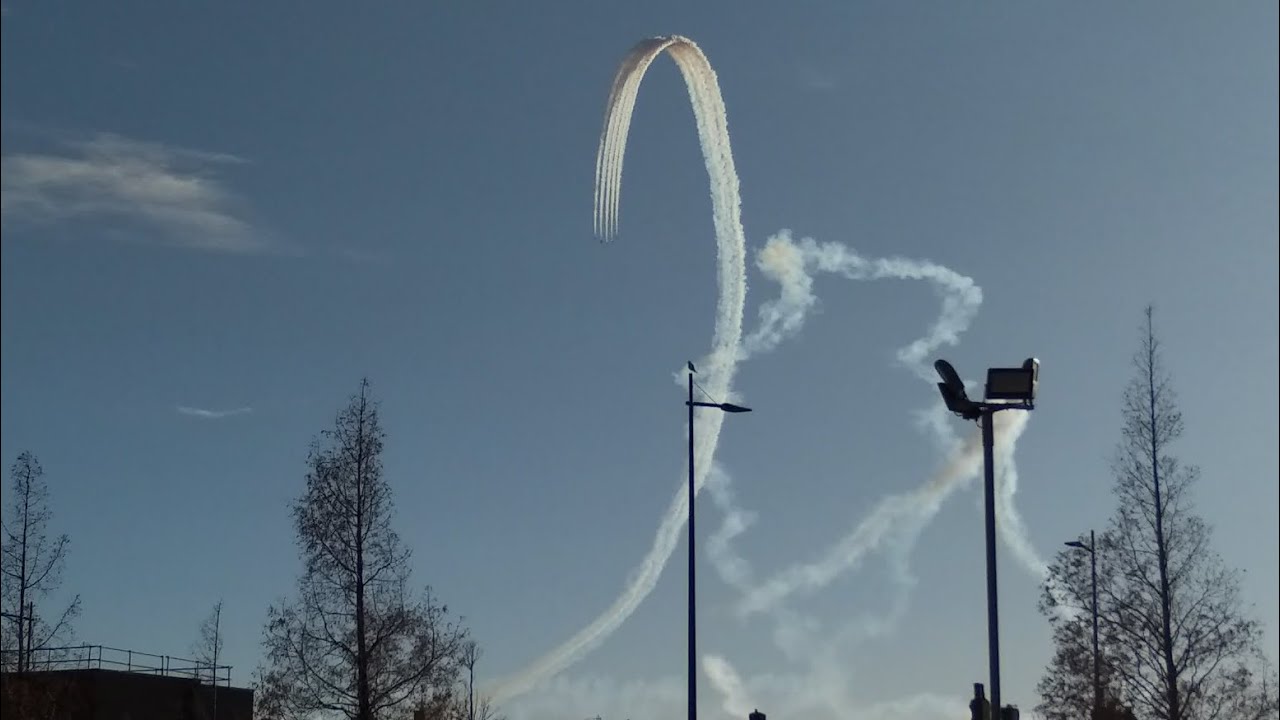 RAF Red Arrows practising over RAF Waddington at Lincoln in 5-Ship ...