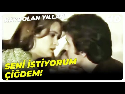 Kaybolan Yıllar | Aslan Bey Evde Olmayınca, Ömer ile Çiğdem Yakınlaştı! | Müjde Ar Türk Filmi
