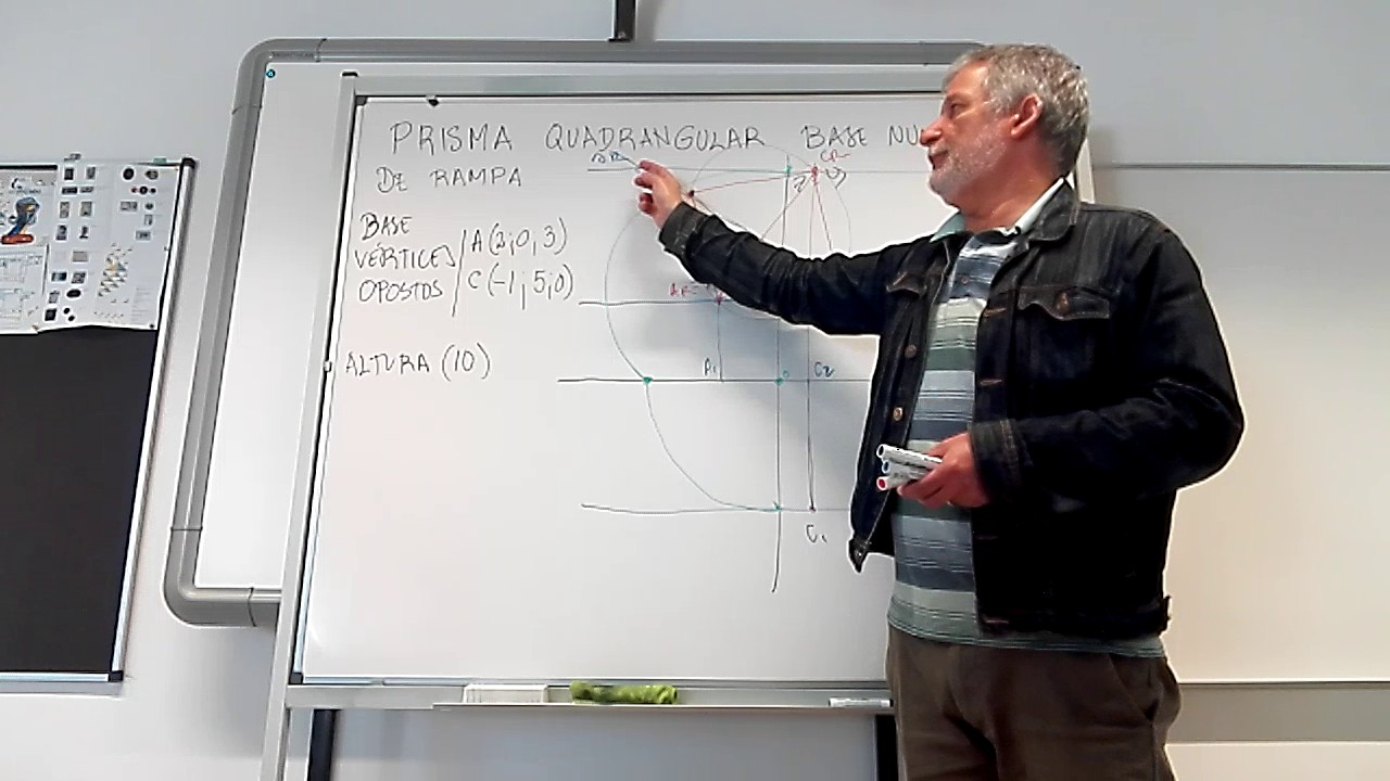 Prisma Quadrangular Regular Reto com base num Plano de Rampa Projeções ...