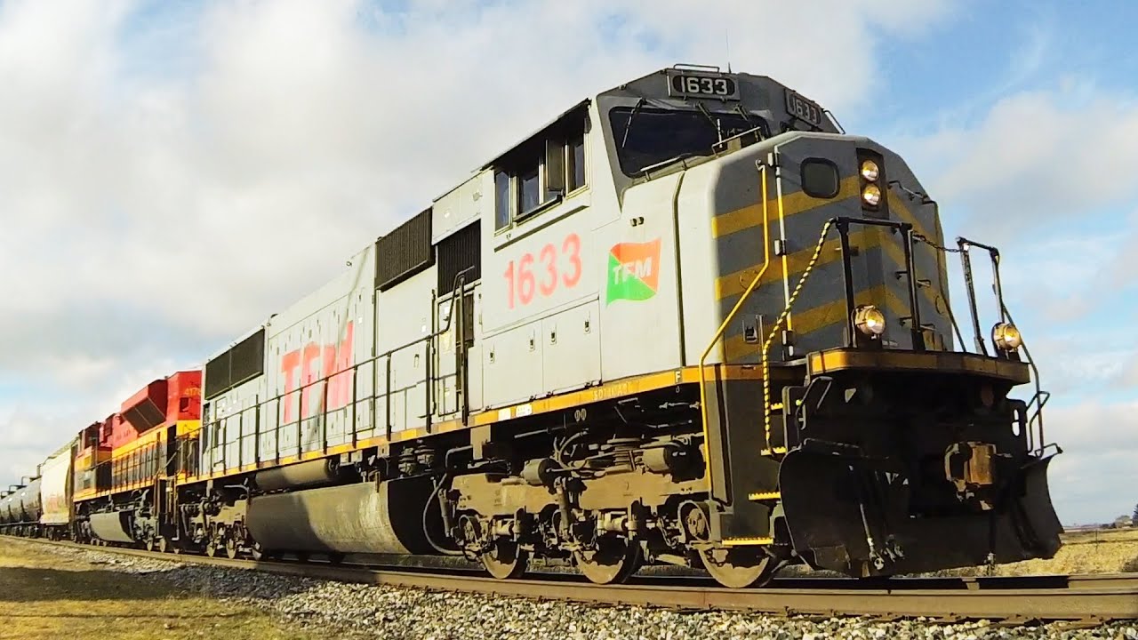 TFM 1633 East - an SD70MAC - Wide Views on 12-23-2014 - YouTube