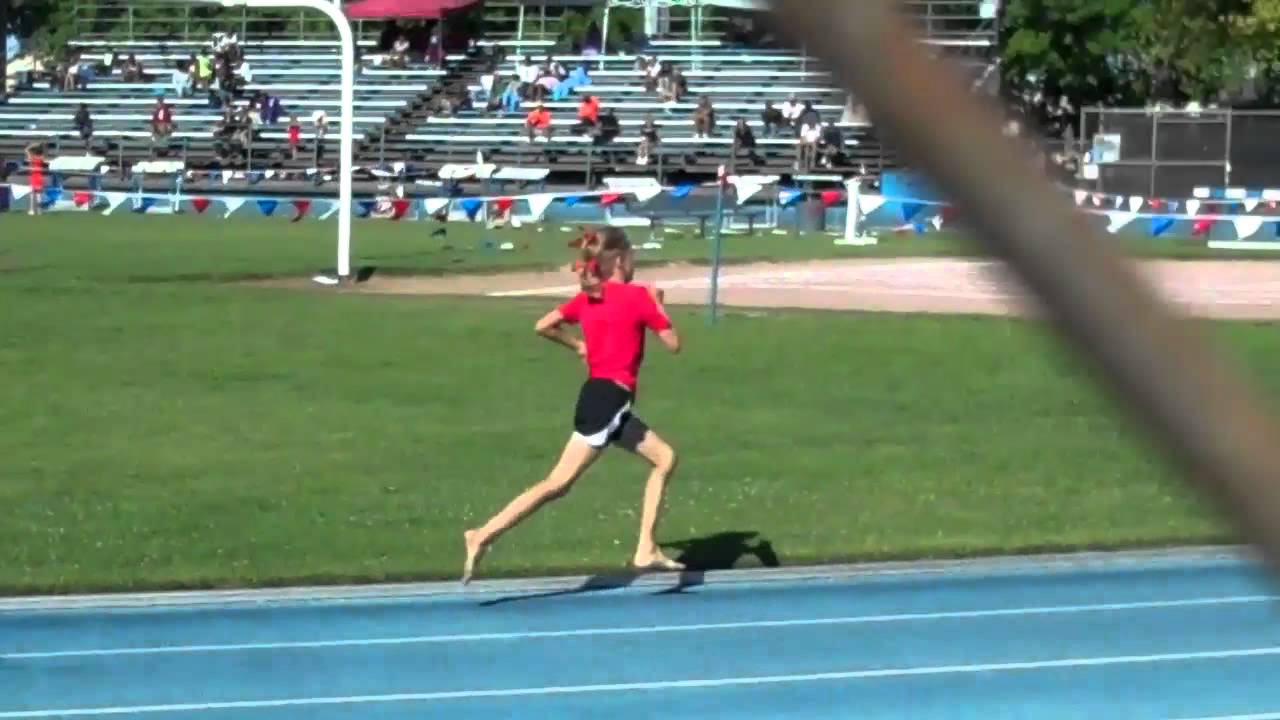 Sarah 1500m race lap 2 - YouTube