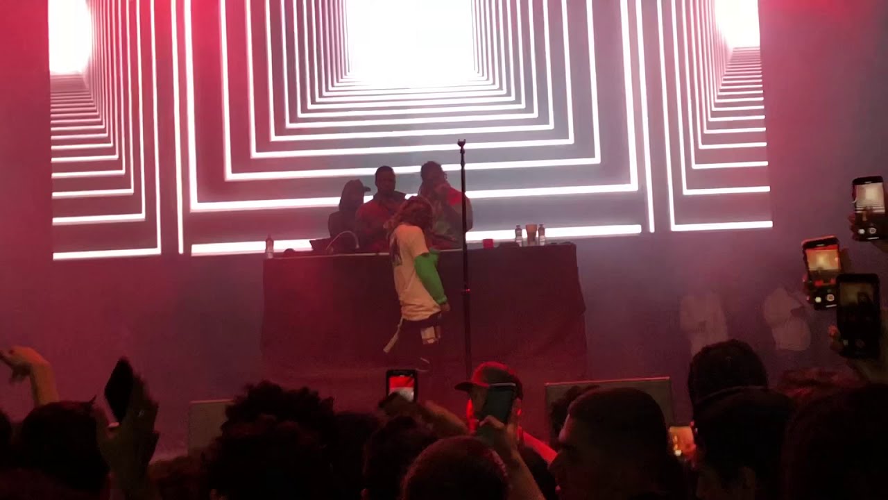 Hot - Young Thug ( THE JUSTIN BEIBER BIG TOUR TORONTO) !! - YouTube