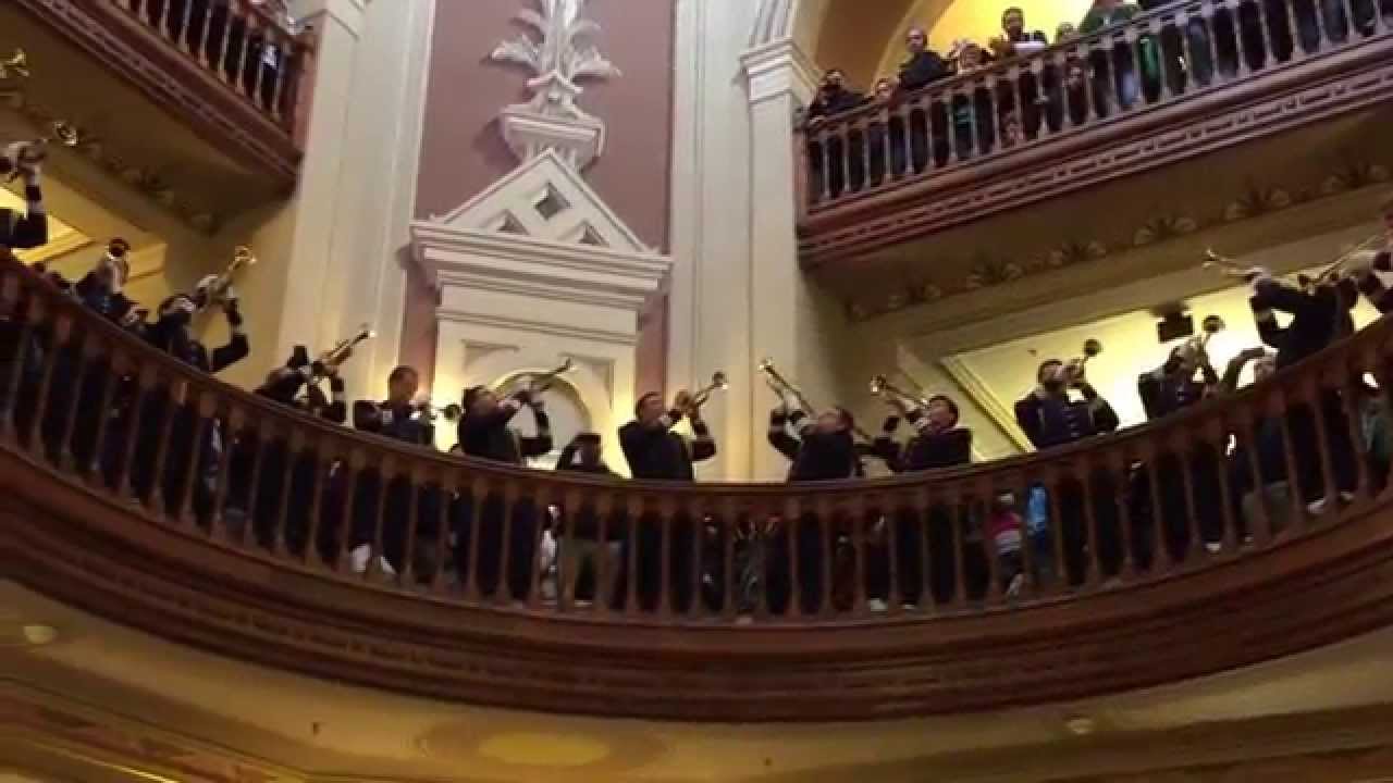 College Football Tradition - Notre Dame Victory March - YouTube