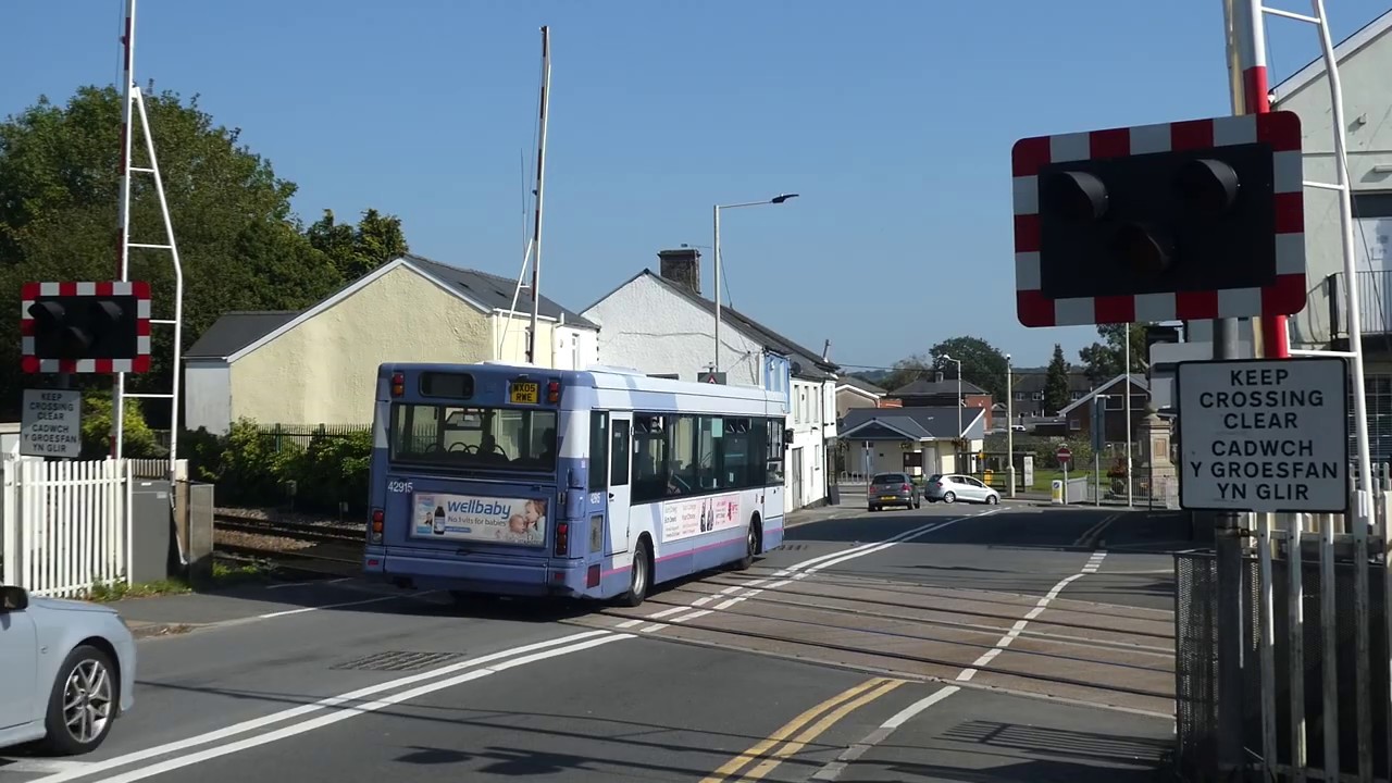 Pencoed Level Crossing 21/09/2019 - YouTube