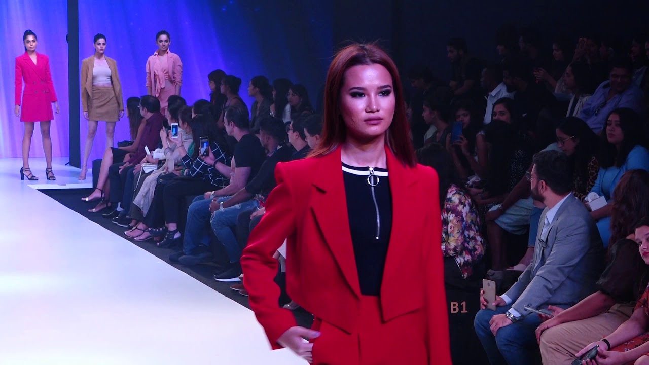 KARAN MEHRA AS GUEST FOR DESIGNER ROHINI & DR SIMPLE AHER BT FASHION WEEK - YouTube