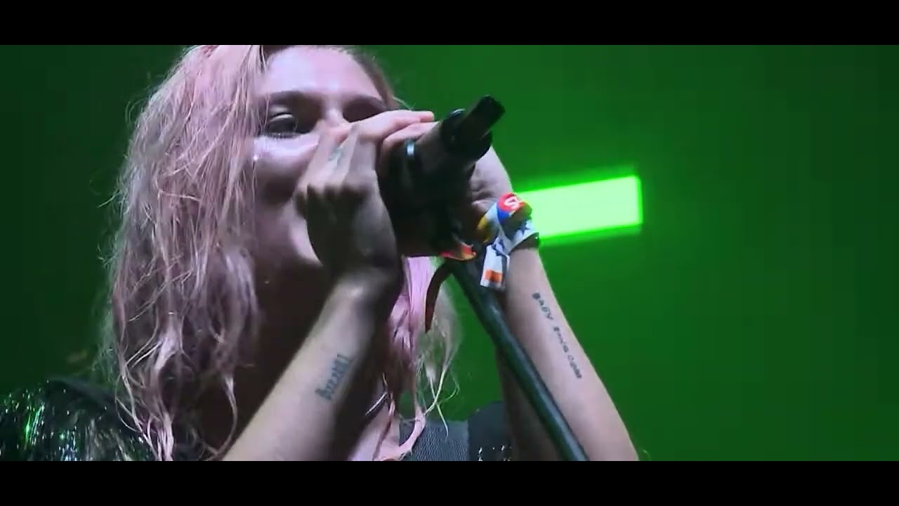 Baby Queen - Nobody Really Cares Live @ Sziget festival 2023 - YouTube