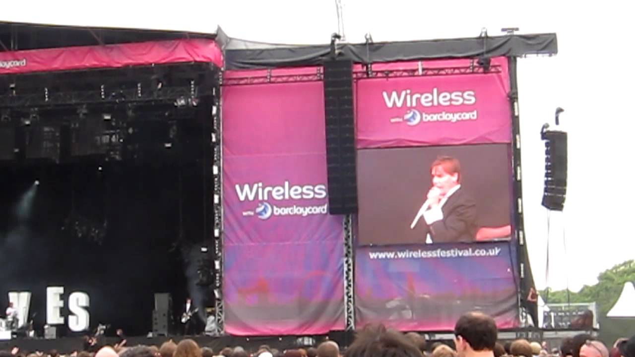 The Hives - Wireless festival 2011 by Raul - YouTube